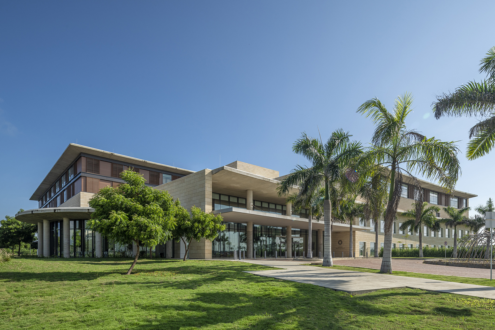 Centro Hospitalario Serena del Mar, CHSM by Safdie Architects - 谷德设计网