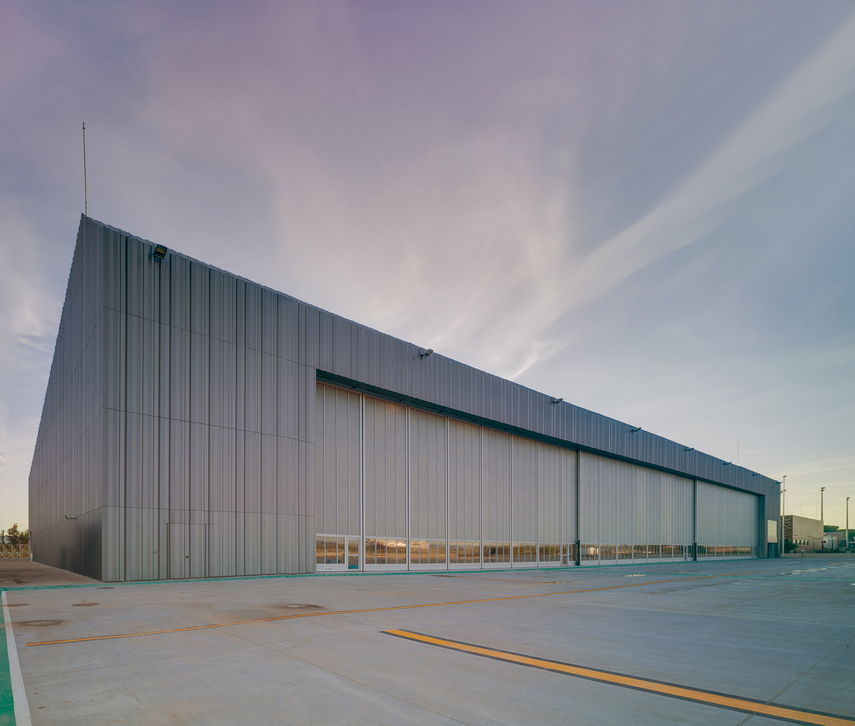 Private Terminal at Manises Airport by ERRE arquitectura - 谷德设计网