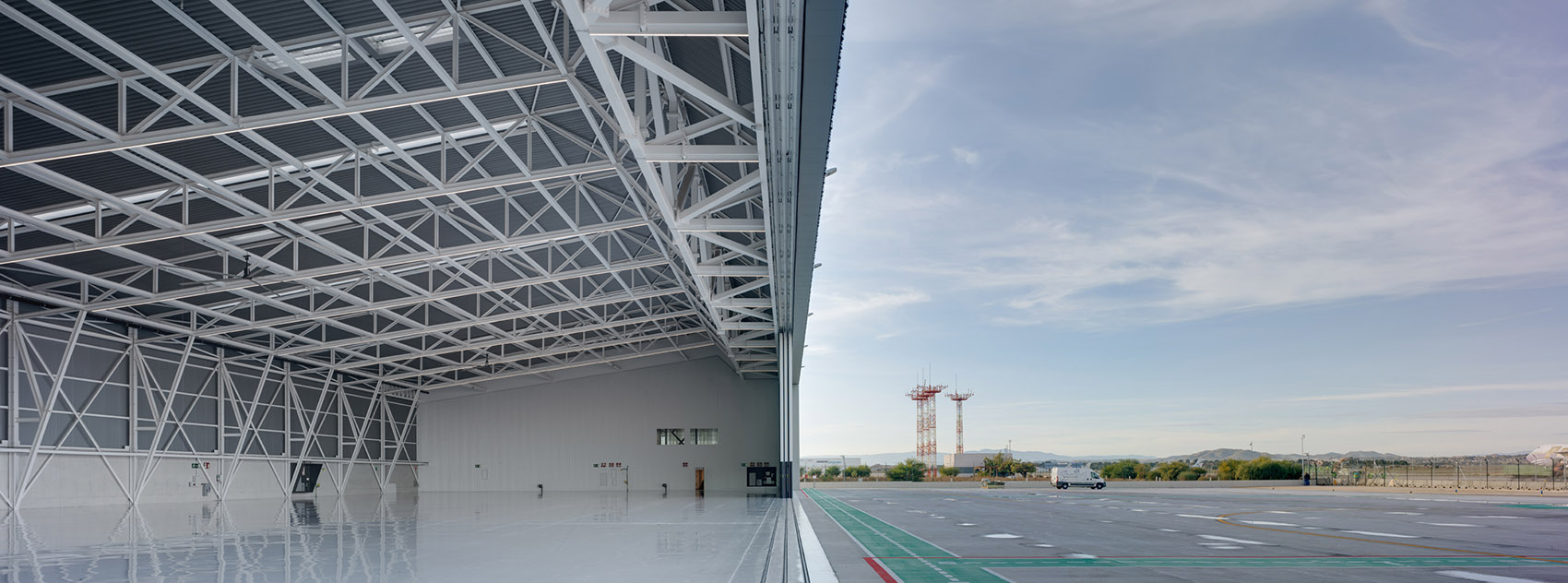 Private Terminal at Manises Airport by ERRE arquitectura - 谷德设计网