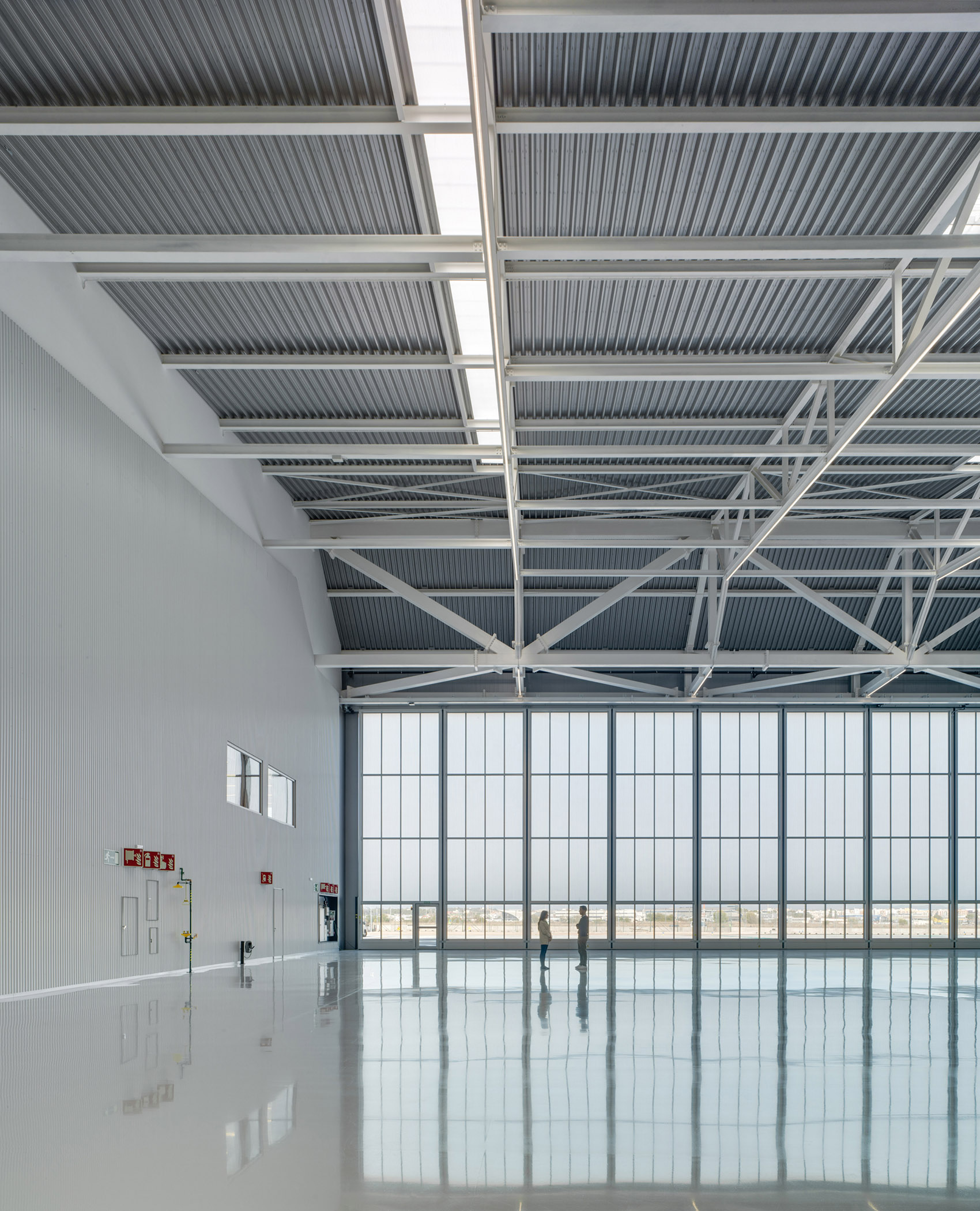 Private Terminal at Manises Airport by ERRE arquitectura - 谷德设计网