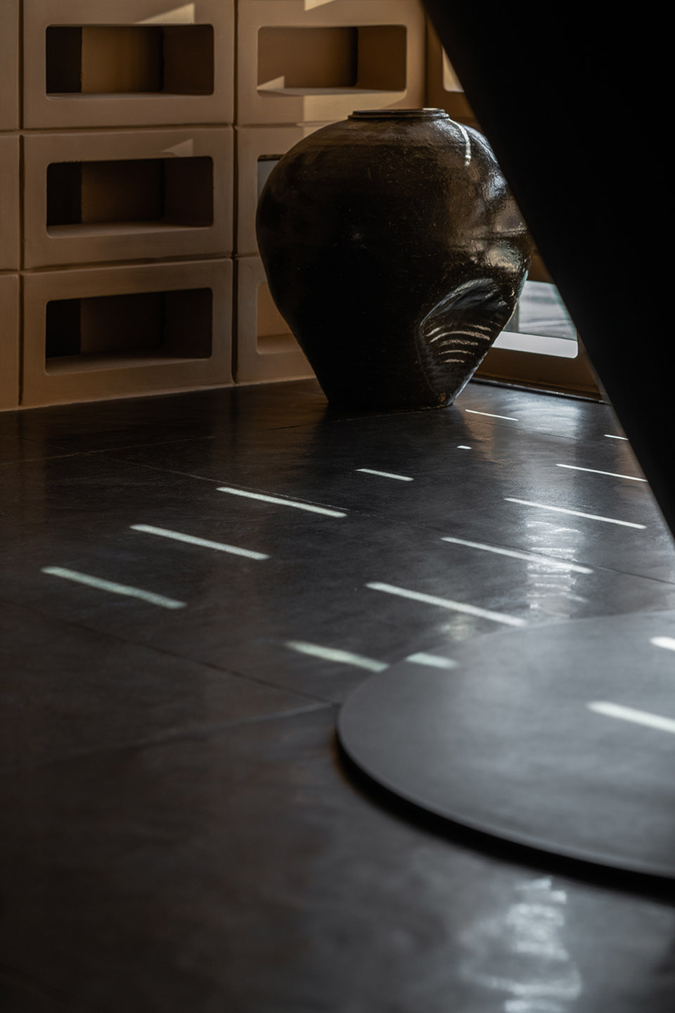 FLOWING LIGHT & SHADOW by Fuzhou Lingzhu Design Decoration Co., Ltd ...