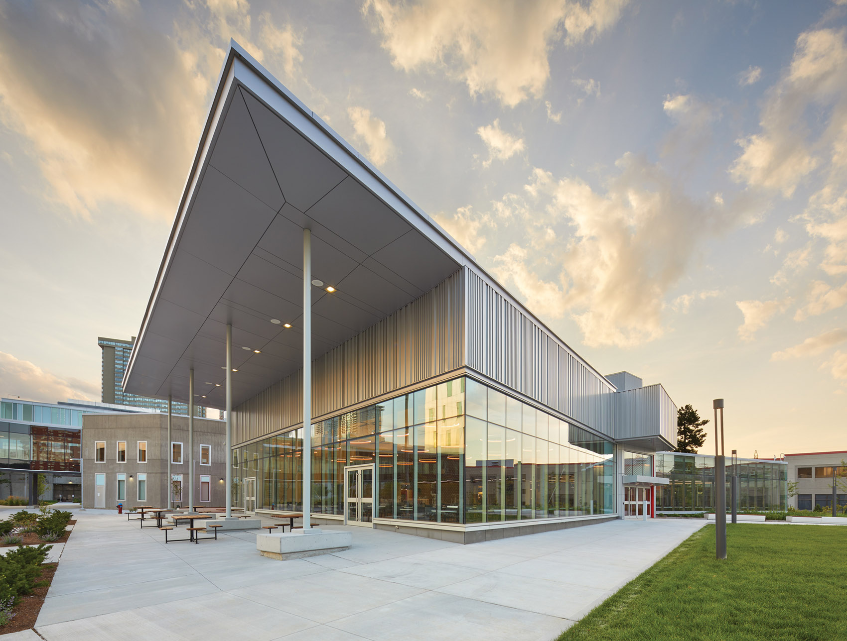 Newnham Campus Food Hall Seneca College by Taylor Smyth Architects - 谷德设计网