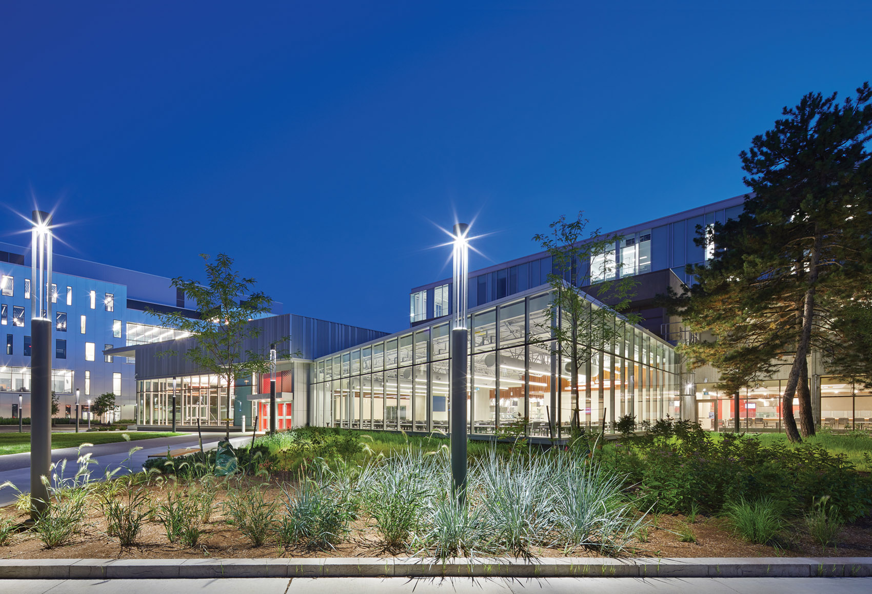 Newnham Campus Food Hall Seneca College by Taylor Smyth Architects - 谷德设计网