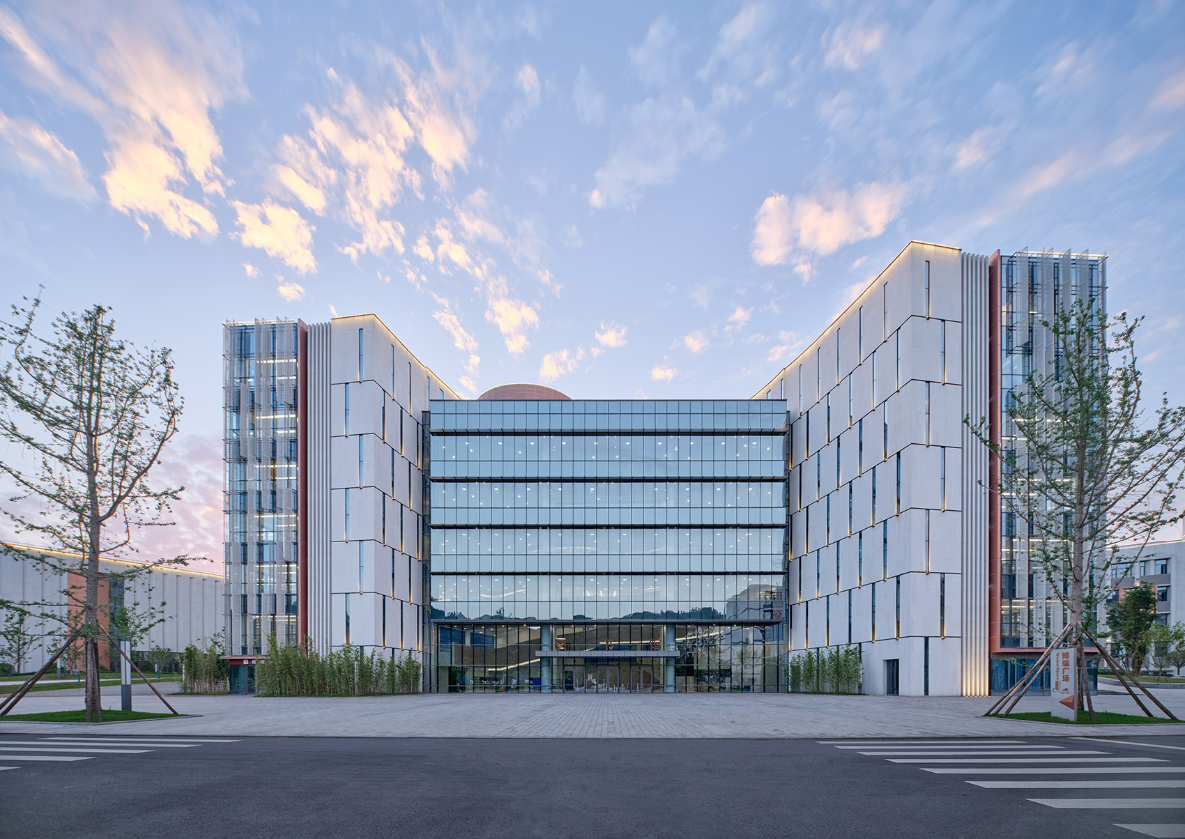 Chengdu Institute of Sichuan Internatioanl Studies University (Yibin ...