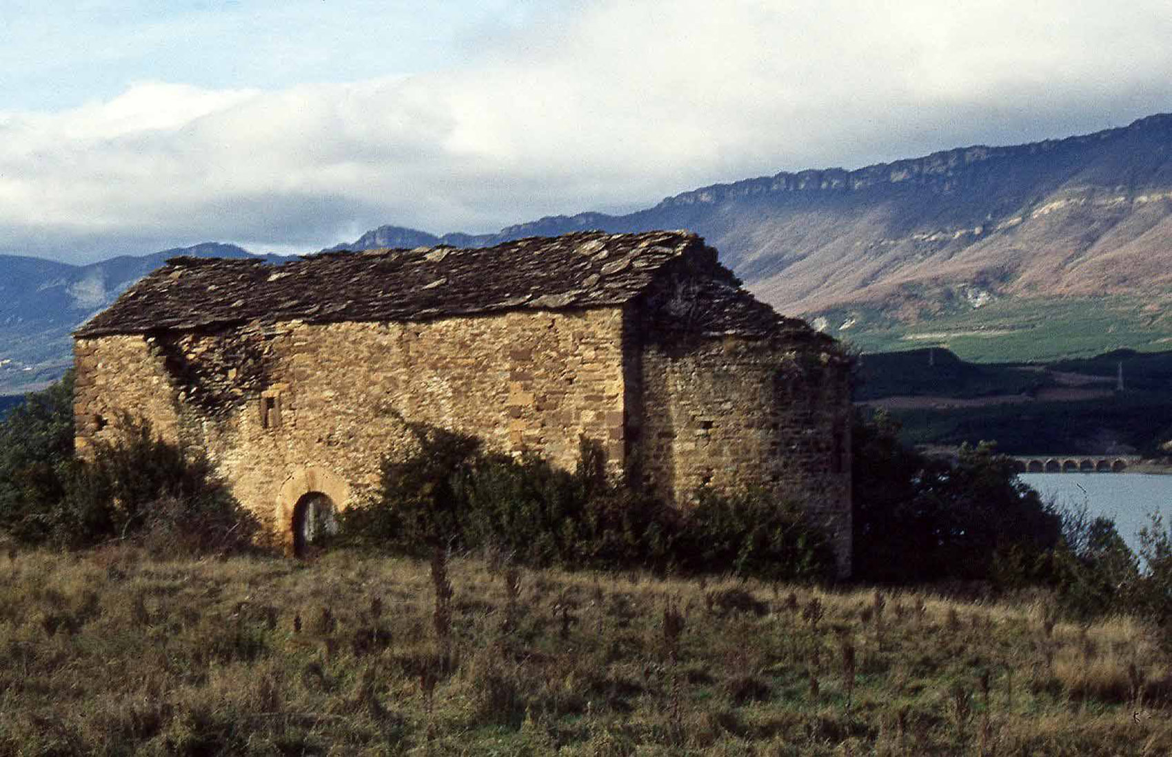 San Juan de Ruesta Hermitage Restoration by Sebastián Arquitectos - 谷德设计网
