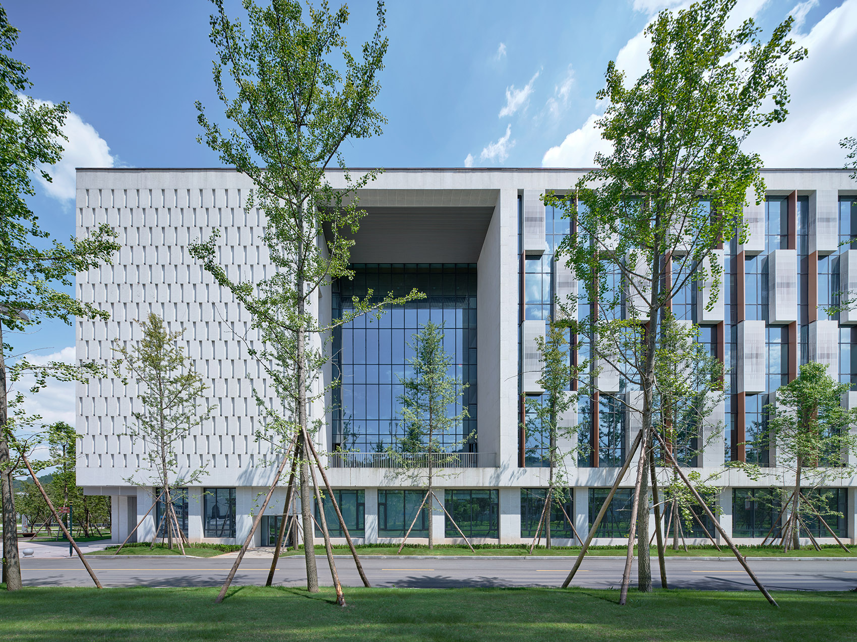 Chengdu Institute of Sichuan Internatioanl Studies University (Yibin ...