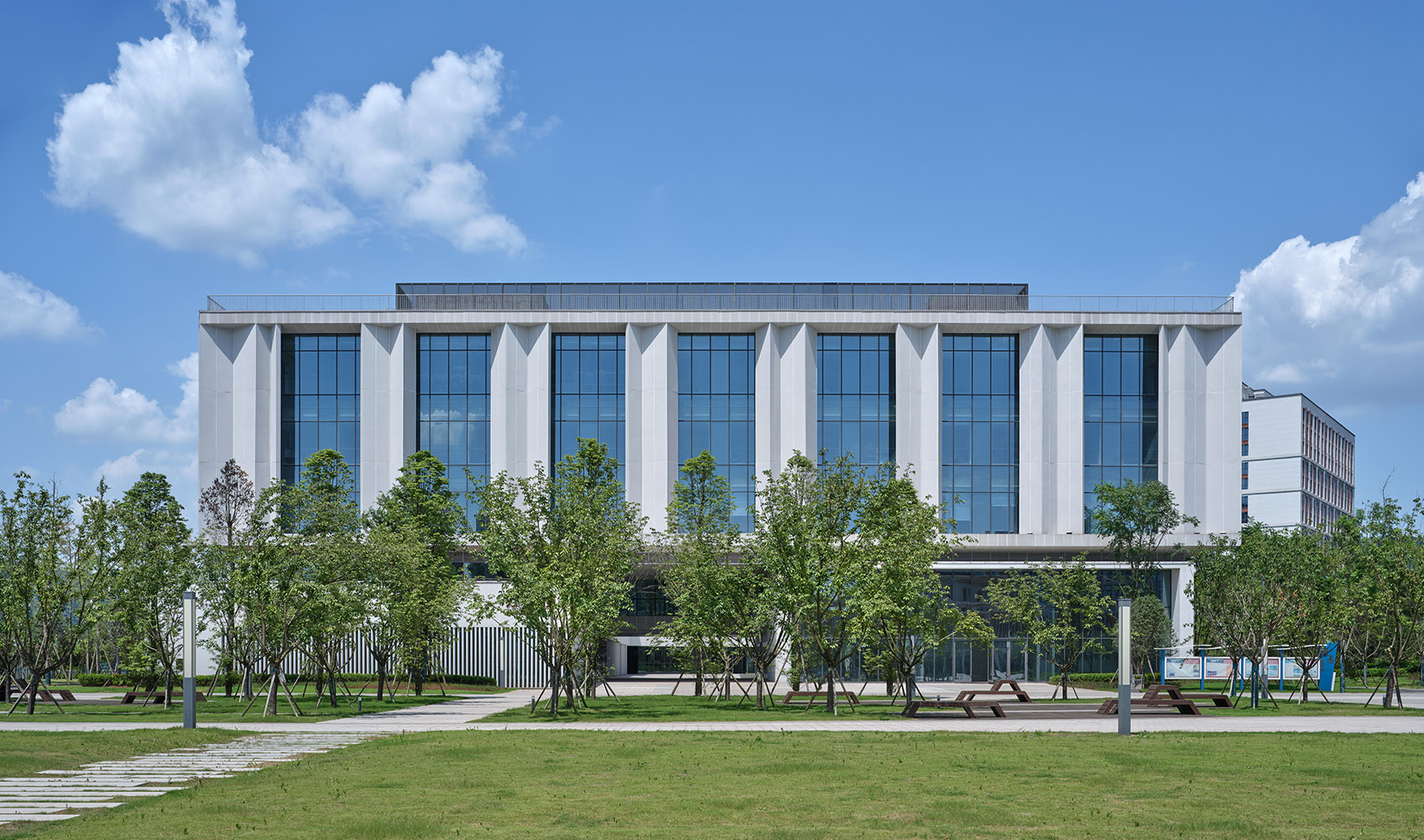 Chengdu Institute of Sichuan Internatioanl Studies University (Yibin ...