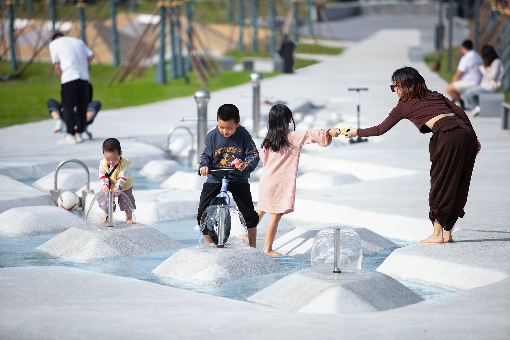 Shaoxing Mini Supernova Community Park, China by HID - 谷德设计网