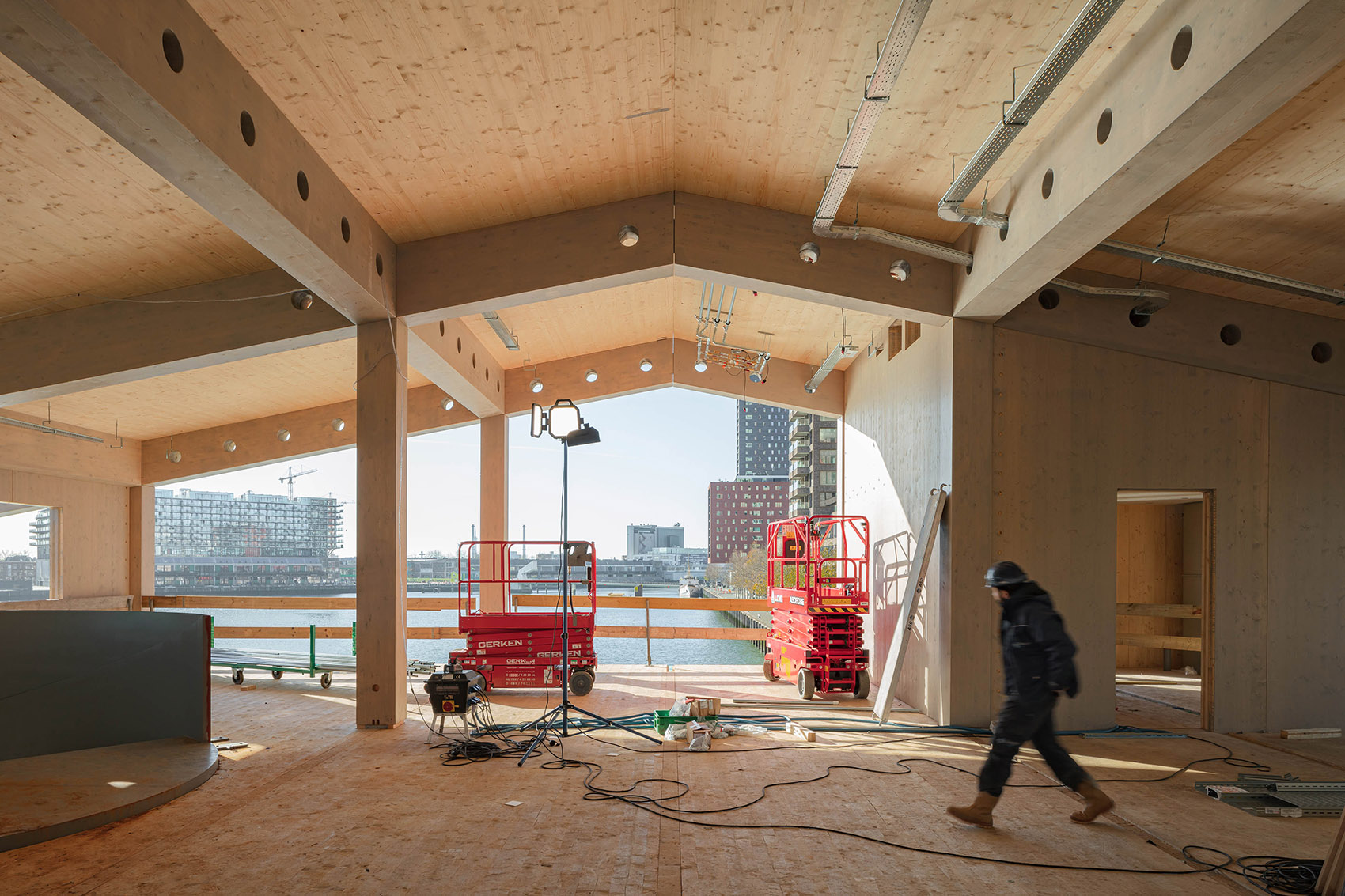 Floating Office Rotterdam (FOR) by Powerhouse Company - 谷德设计网