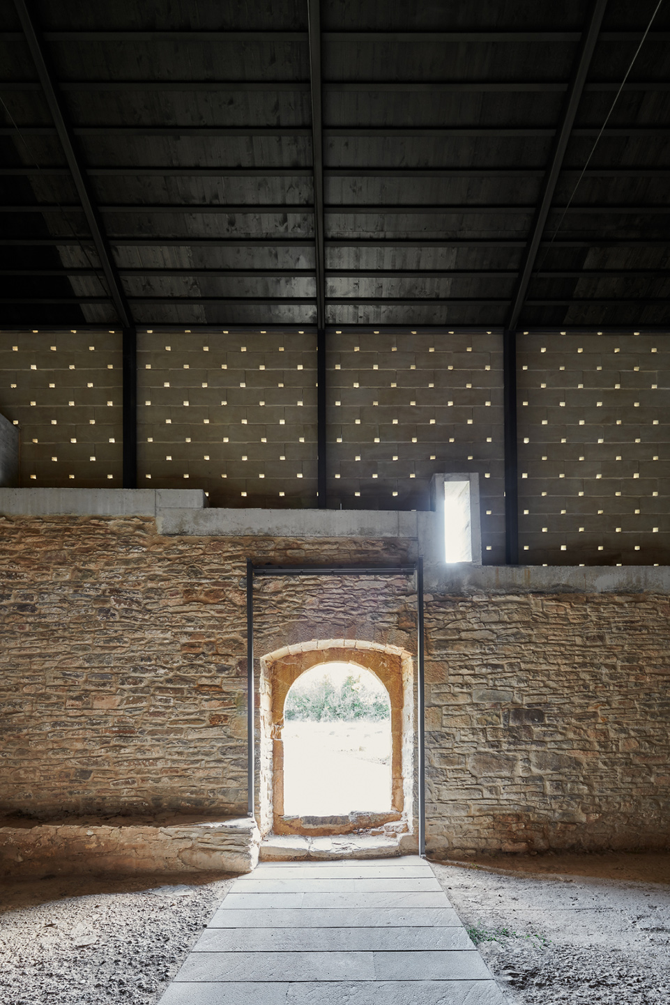 San Juan de Ruesta Hermitage Restoration by Sebastián Arquitectos - 谷德设计网