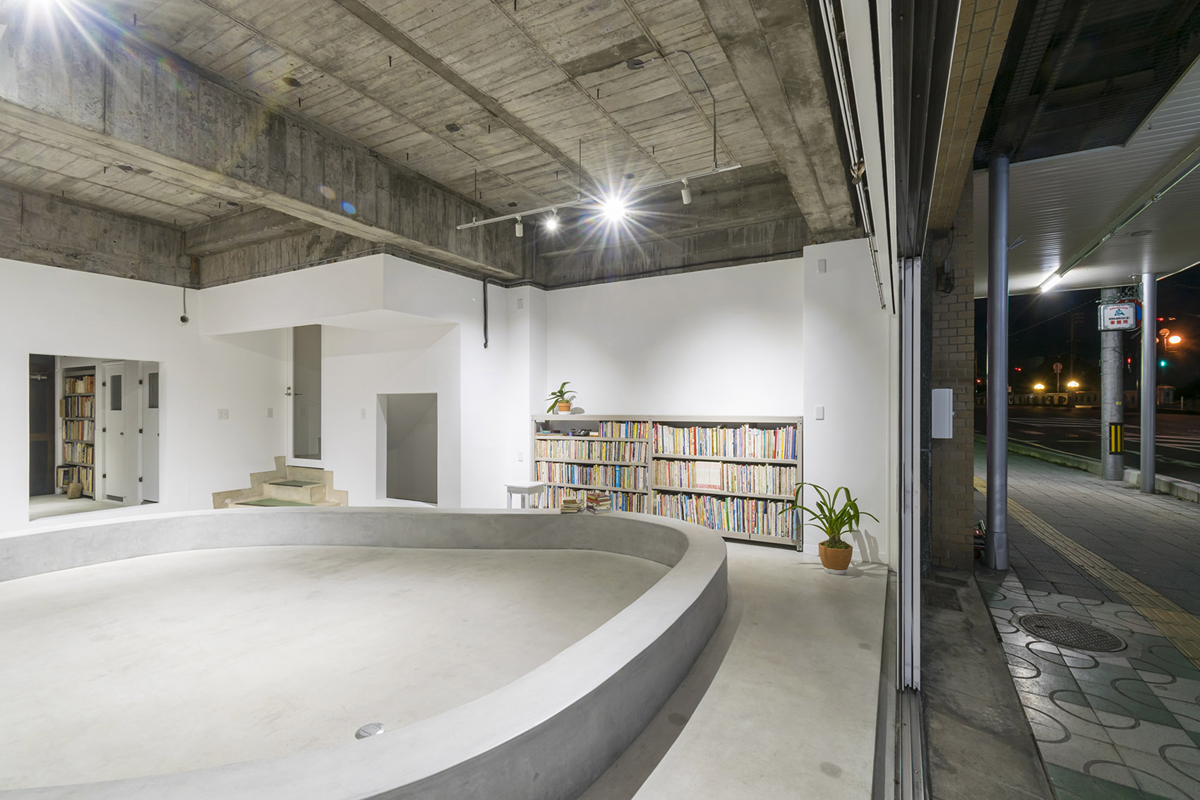 House with a Small Library, Japan by Hiroshi Kinoshita and Associates ...