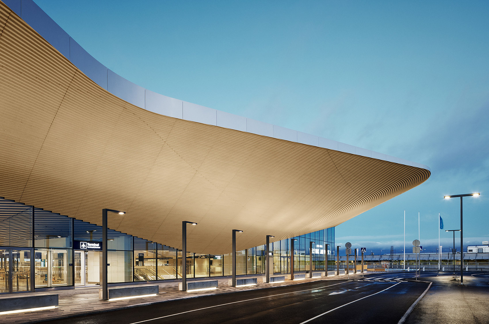 HELSINKI AIRPORT DEPARTURES AND ARRIVALS BUILDING by ALA Architects - 谷德设计网