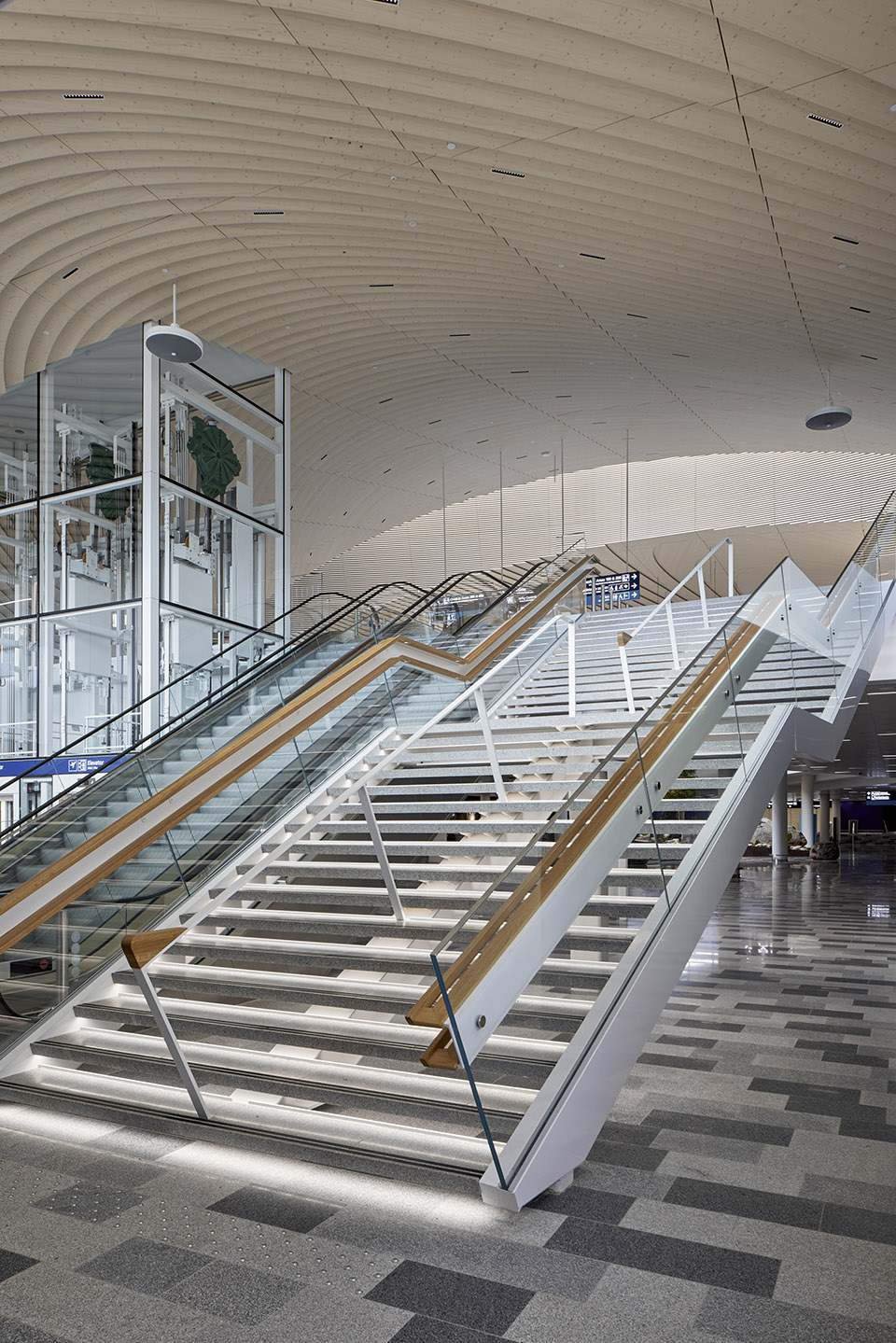 HELSINKI AIRPORT DEPARTURES AND ARRIVALS BUILDING by ALA Architects - 谷德设计网