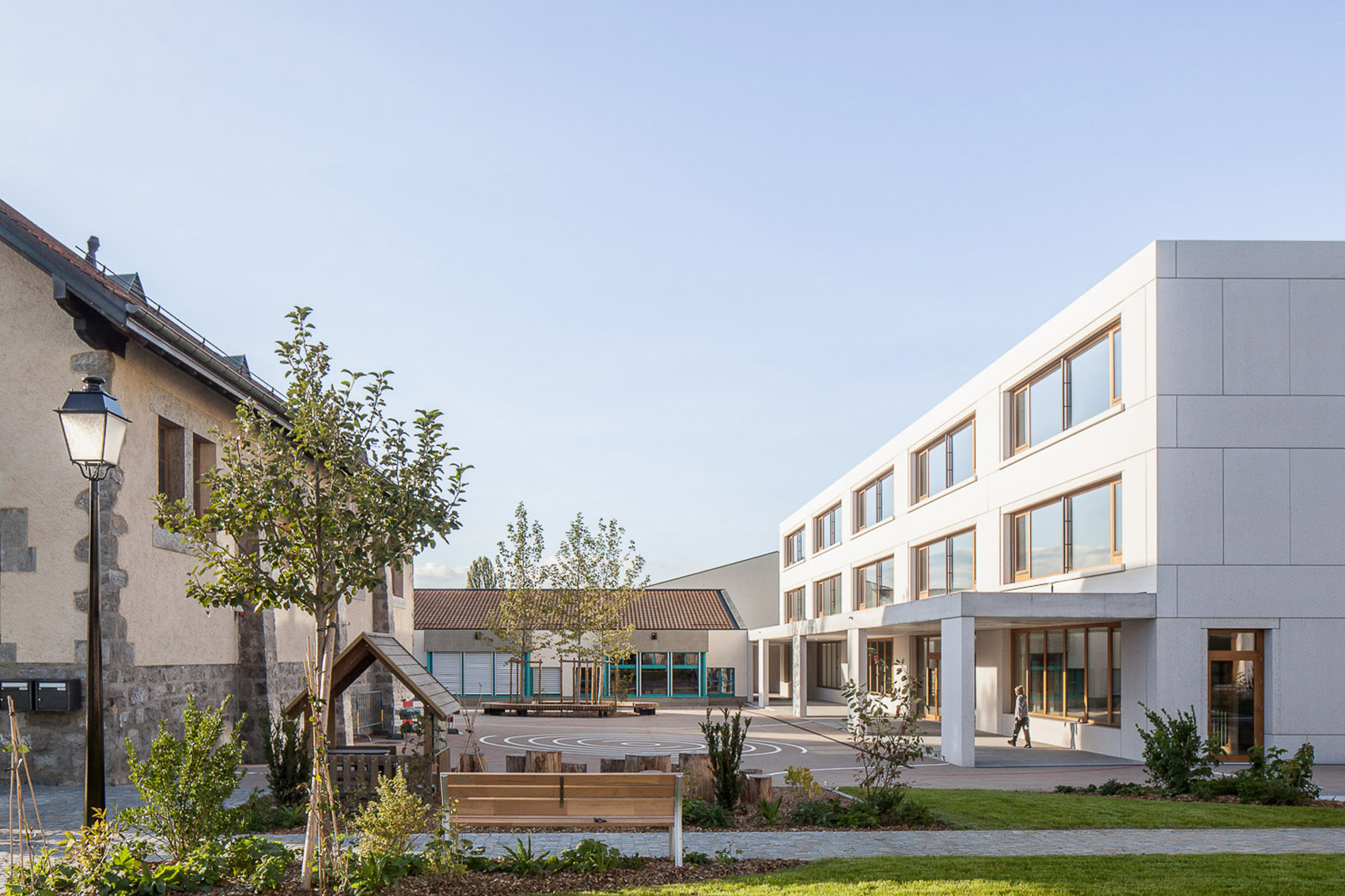 Urban innovation for new Meinier school by Mue Atelier d’architecture ...