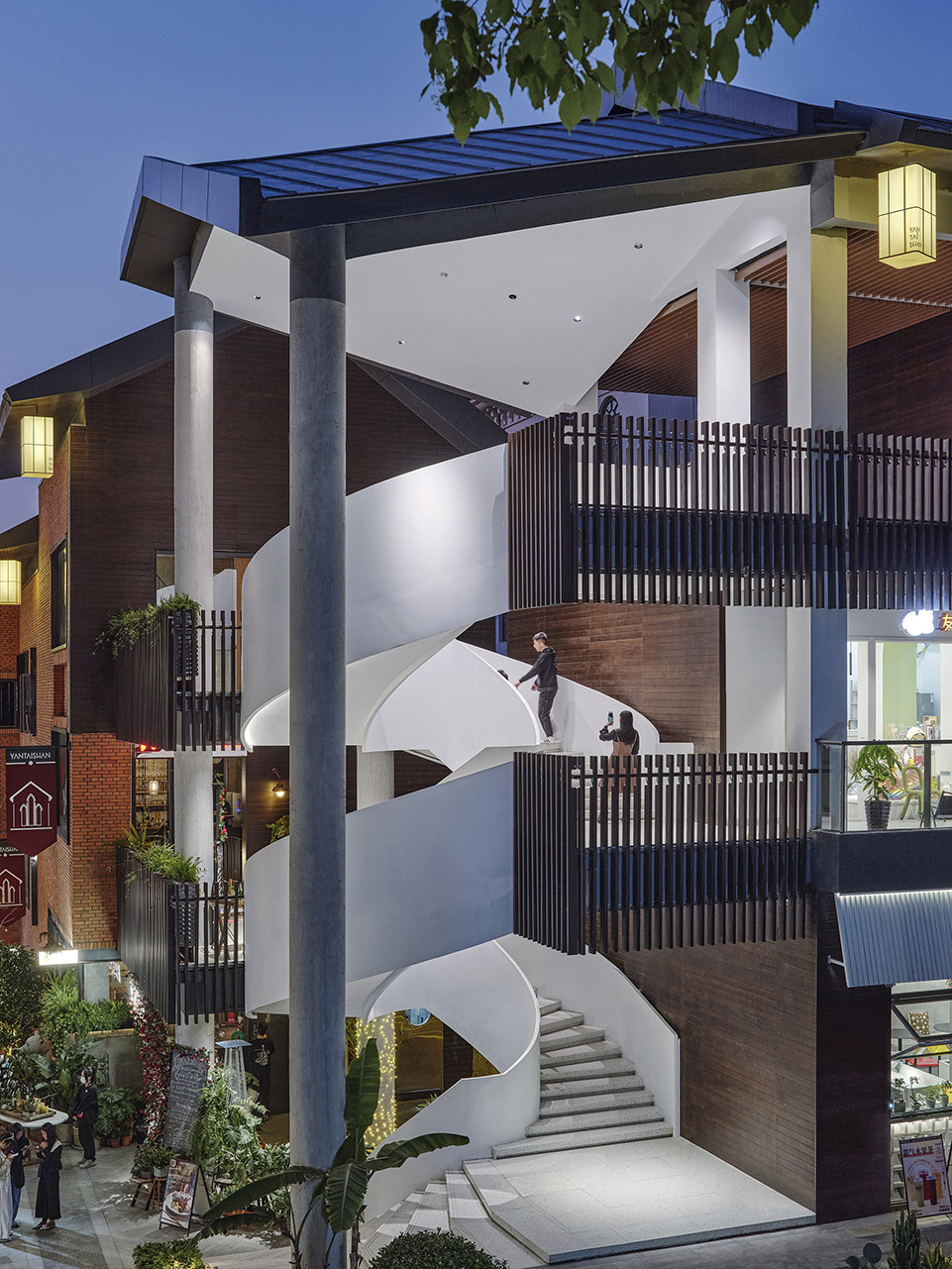 Yantai Mountain Commercial Streetscape Design by Fun Connection - 谷德设计网