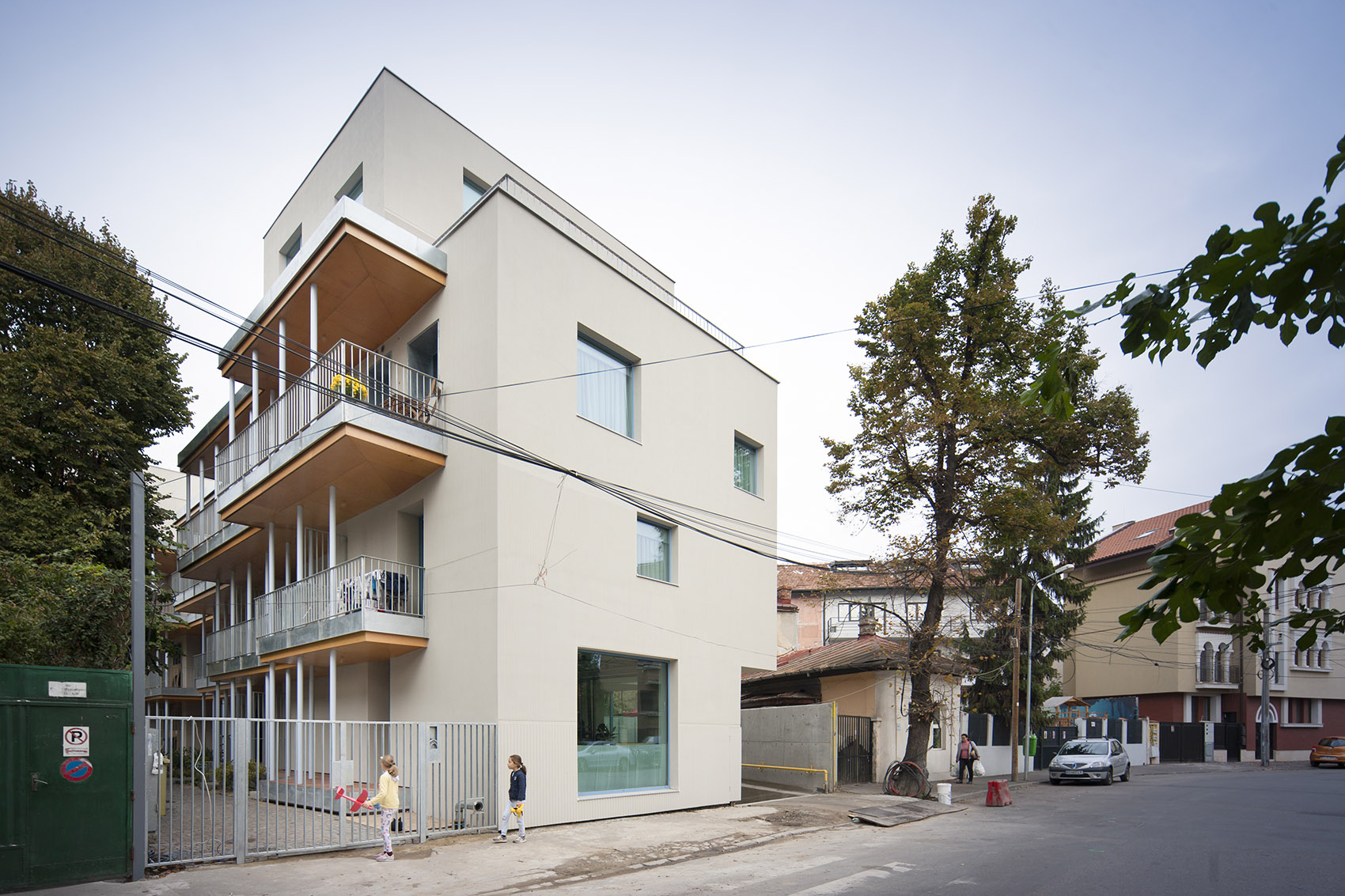 Urban Spaces 2 / Mumuleanu 14 Apartment Building, Romania by ADNBA - 谷德设计网