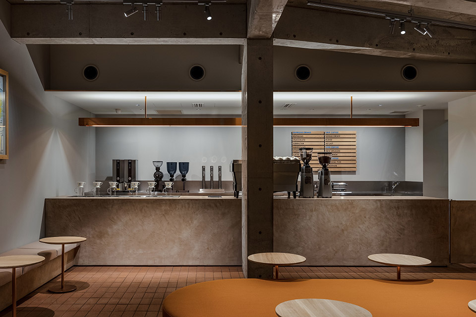 Blue Bottle Coffee Shiroiya Cafe, Japan by Keiji Ashizawa Design - 谷德设计网