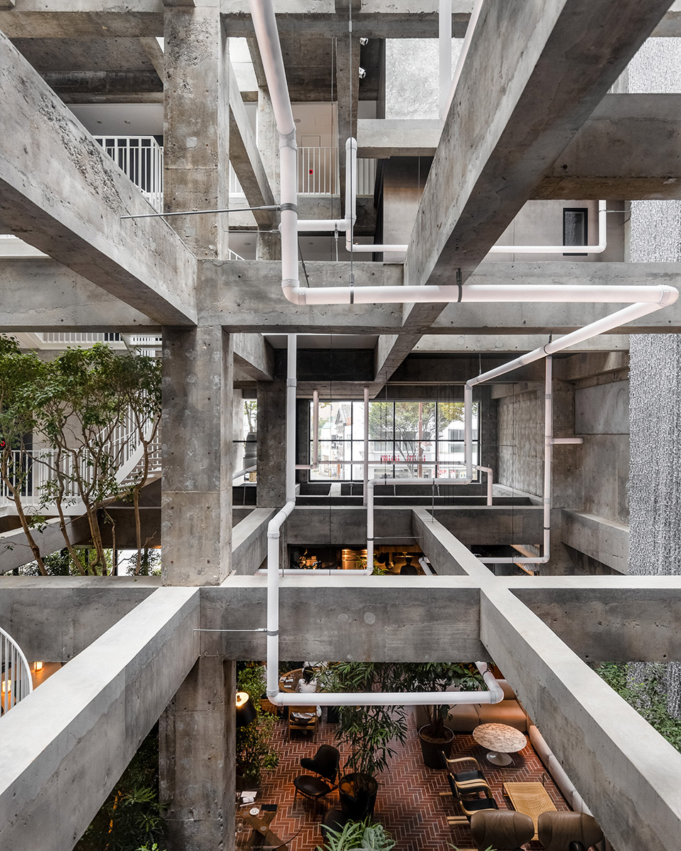 Blue Bottle Coffee Shiroiya Cafe, Japan by Keiji Ashizawa Design - 谷德设计网