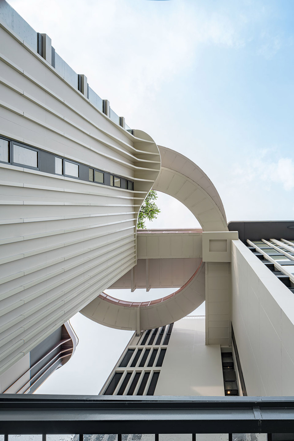 The BASE SAPHANMAI by Openbox Architects and Openbox Group - 谷德设计网