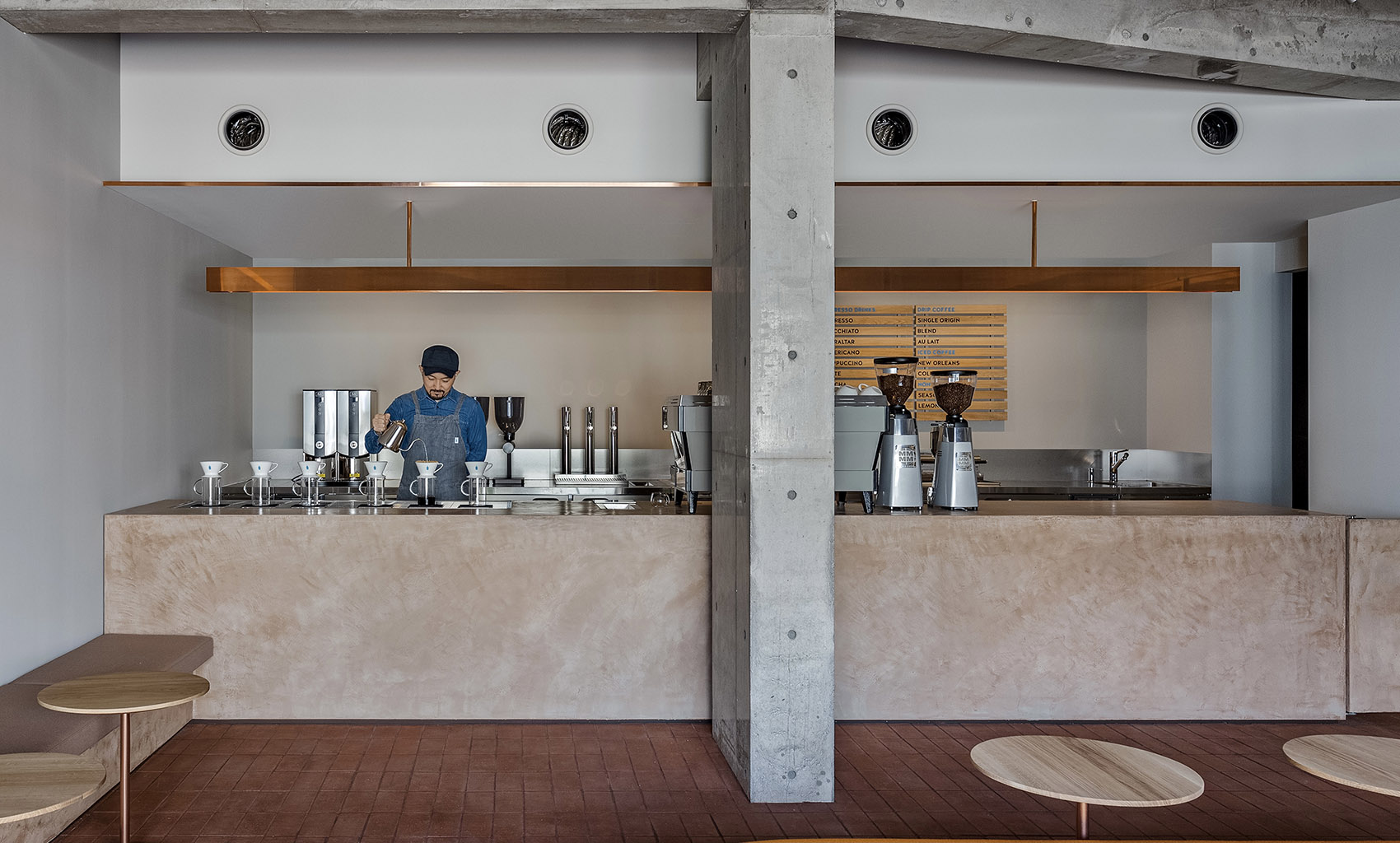 Blue Bottle Coffee Shiroiya Cafe, Japan by Keiji Ashizawa Design - 谷德设计网