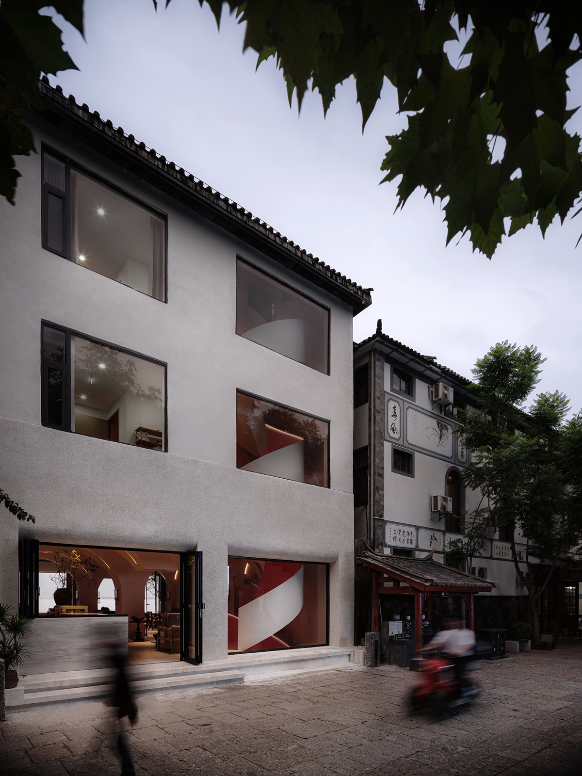 The Tree & Villa by the Erhai Lake, China by Fusion Design - 谷德设计网