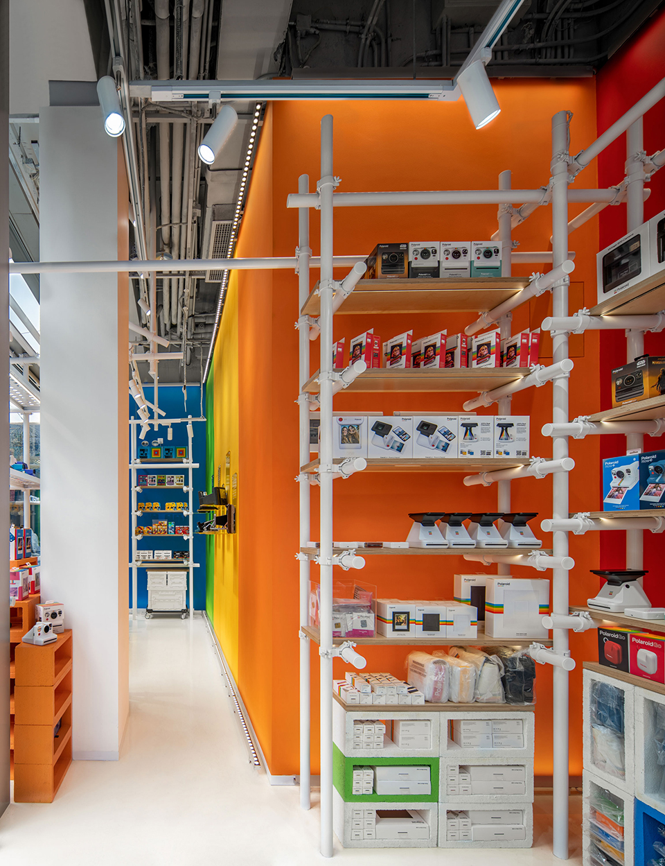 Polariod Pop-up Store, China by inkmason - 谷德设计网