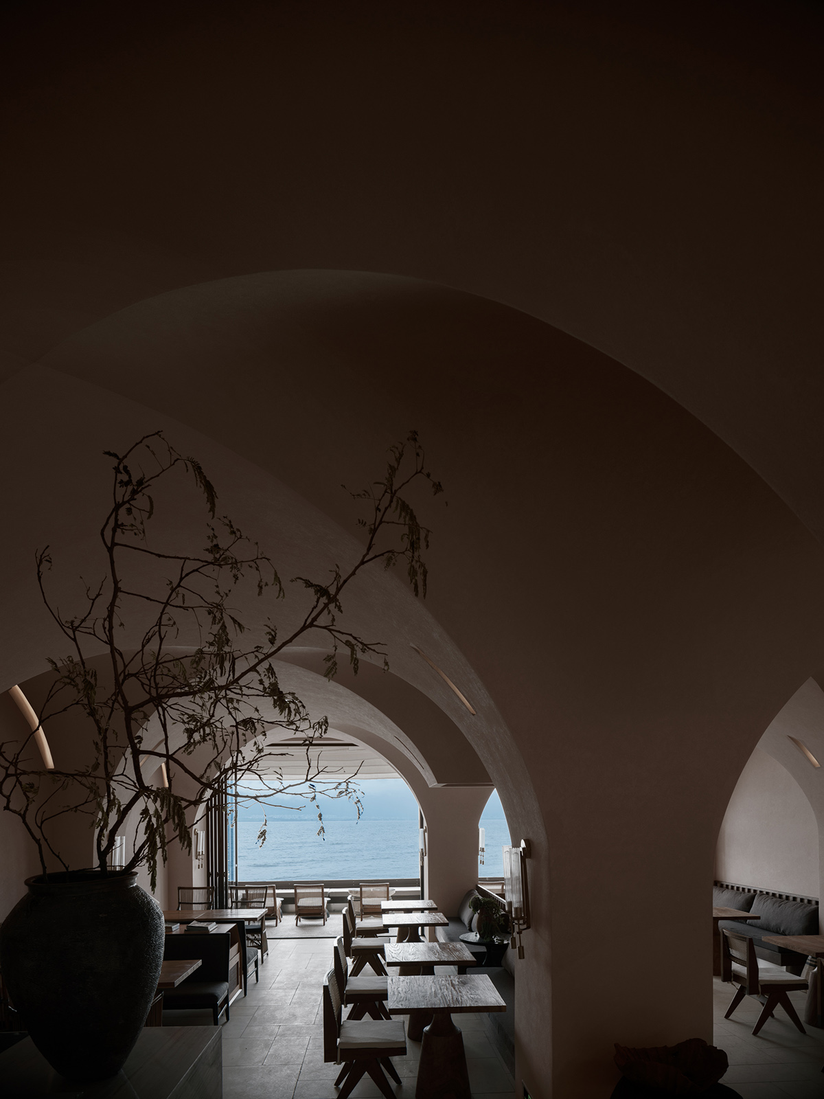The Tree & Villa by the Erhai Lake, China by Fusion Design - 谷德设计网