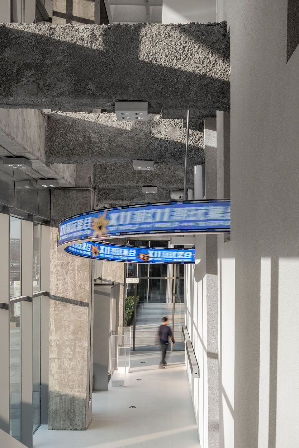 X11 Flagship Store (Incity Mega, Wenzhou, China) by BloomDesign - 谷德设计网