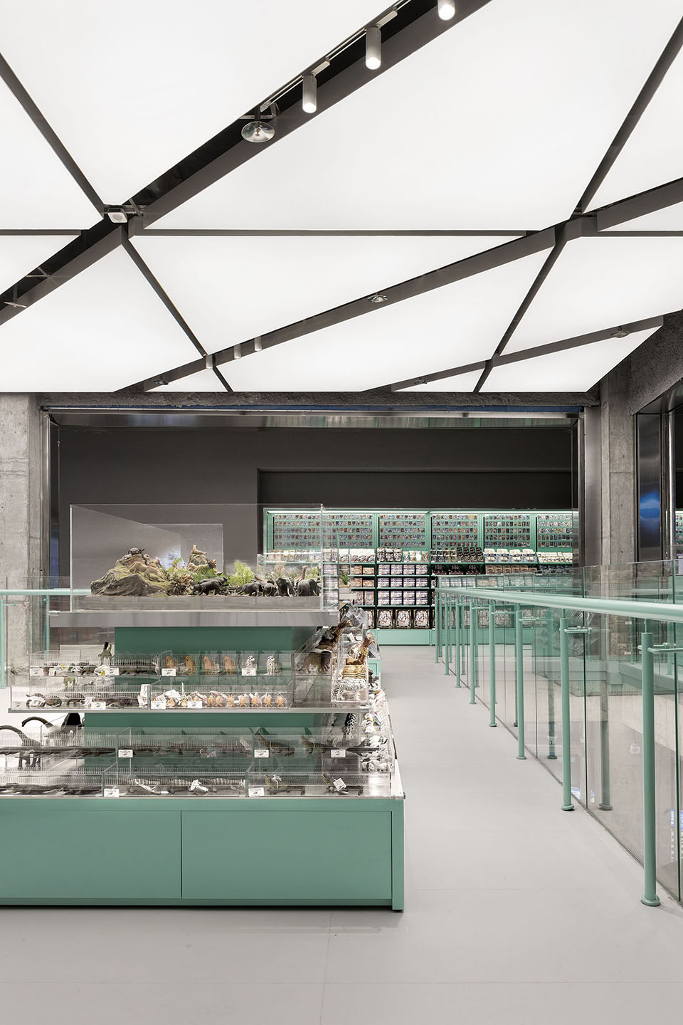 X11 Flagship Store (Incity Mega, Wenzhou, China) by BloomDesign - 谷德设计网