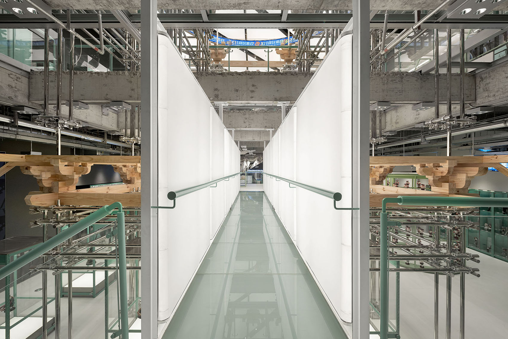 X11 Flagship Store (Incity Mega, Wenzhou, China) by BloomDesign - 谷德设计网