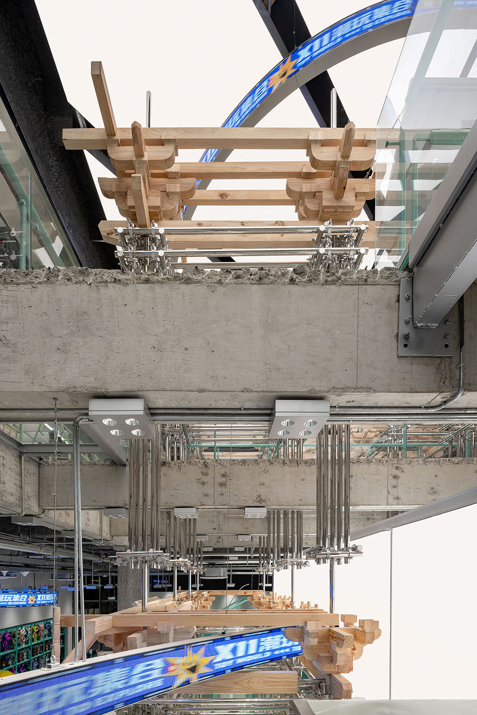 X11 Flagship Store (Incity Mega, Wenzhou, China) by BloomDesign - 谷德设计网