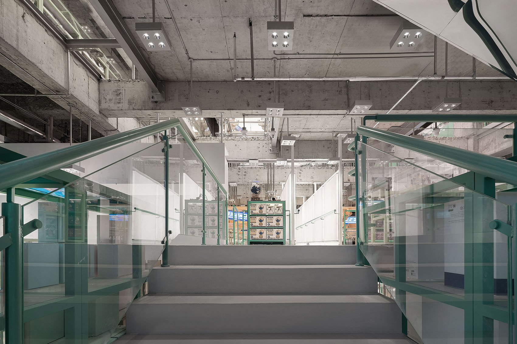 X11 Flagship Store (Incity Mega, Wenzhou, China) by BloomDesign - 谷德设计网