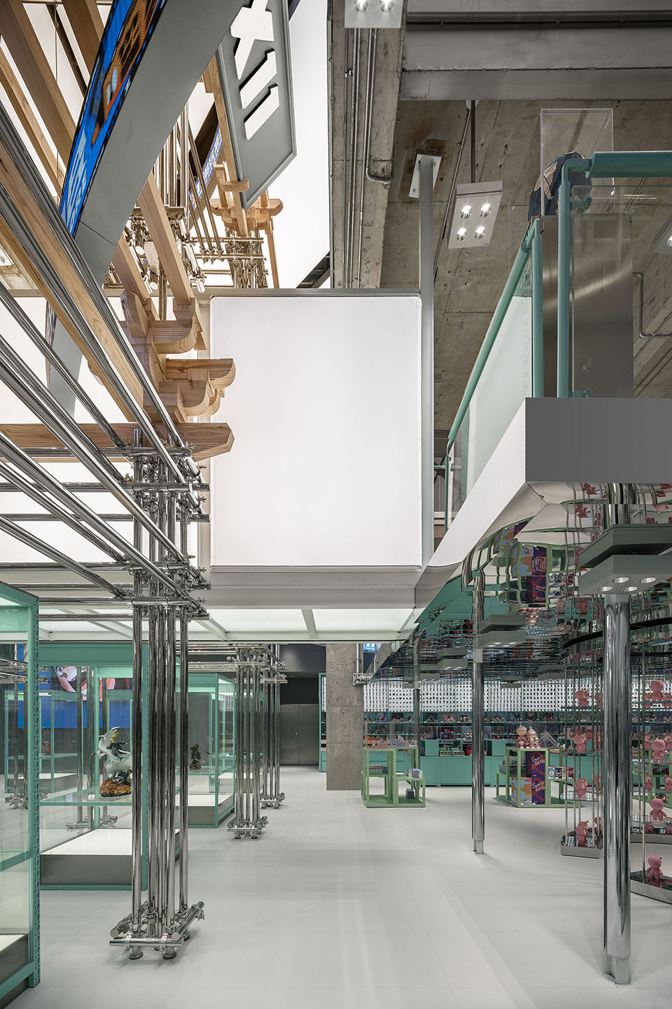 X11 Flagship Store (Incity Mega, Wenzhou, China) by BloomDesign - 谷德设计网