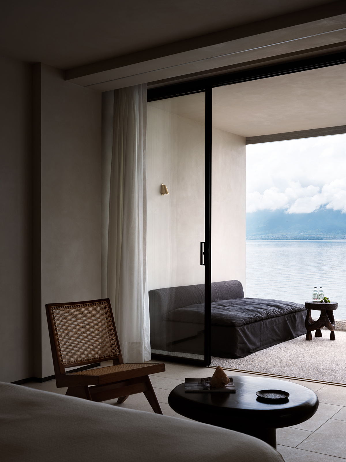 The Tree & Villa by the Erhai Lake, China by Fusion Design - 谷德设计网