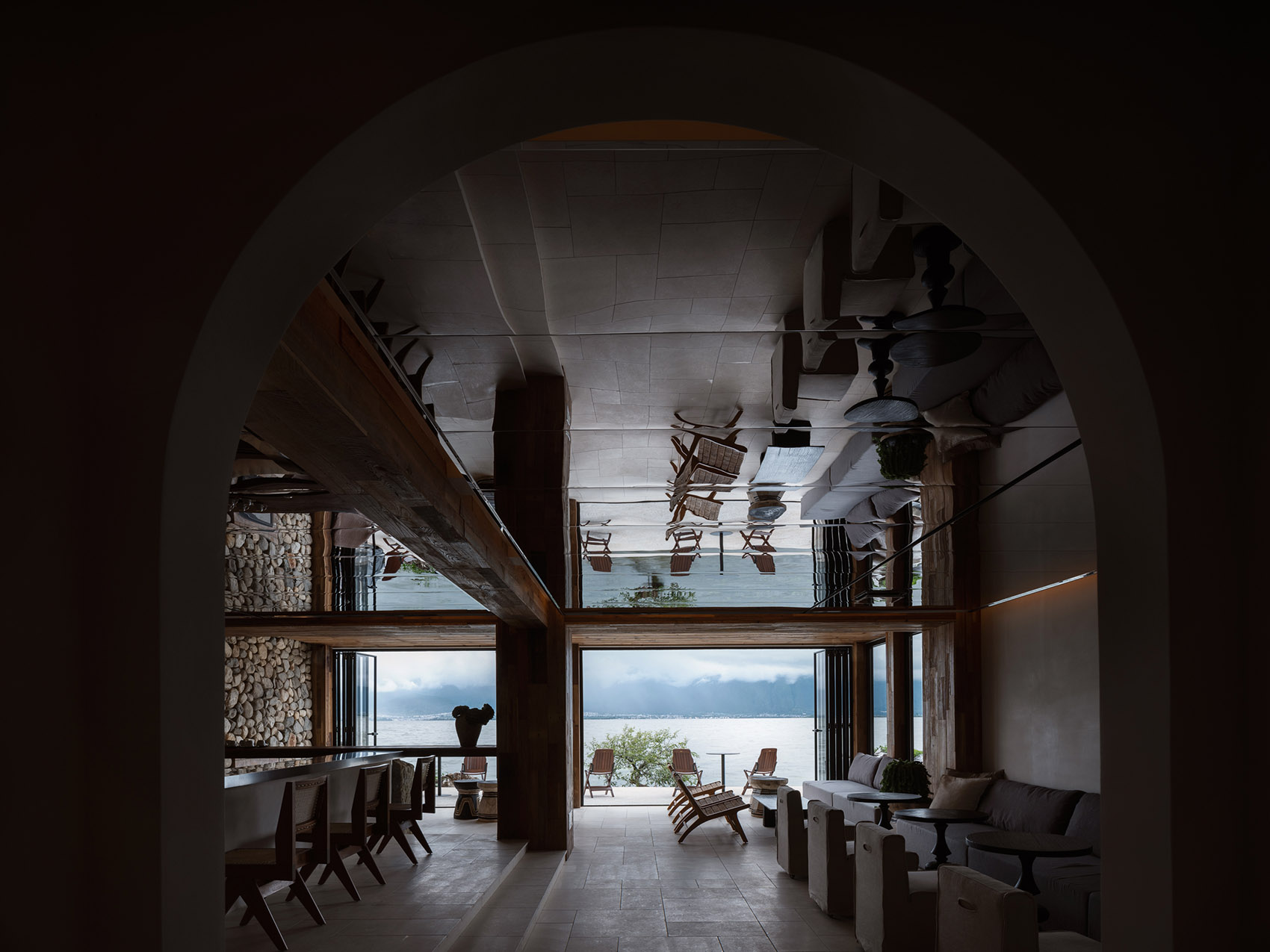 The Tree & Villa by the Erhai Lake, China by Fusion Design - 谷德设计网