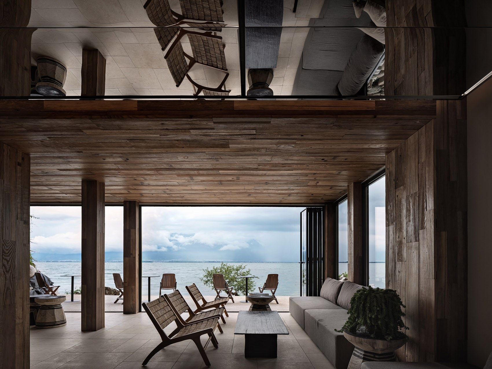 The Tree & Villa by the Erhai Lake, China by Fusion Design - 谷德设计网