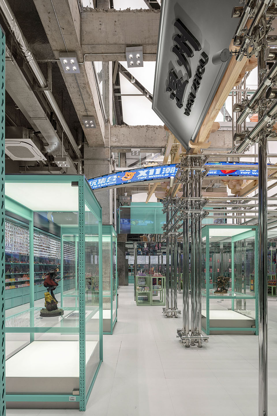 X11 Flagship Store (Incity Mega, Wenzhou, China) by BloomDesign - 谷德设计网