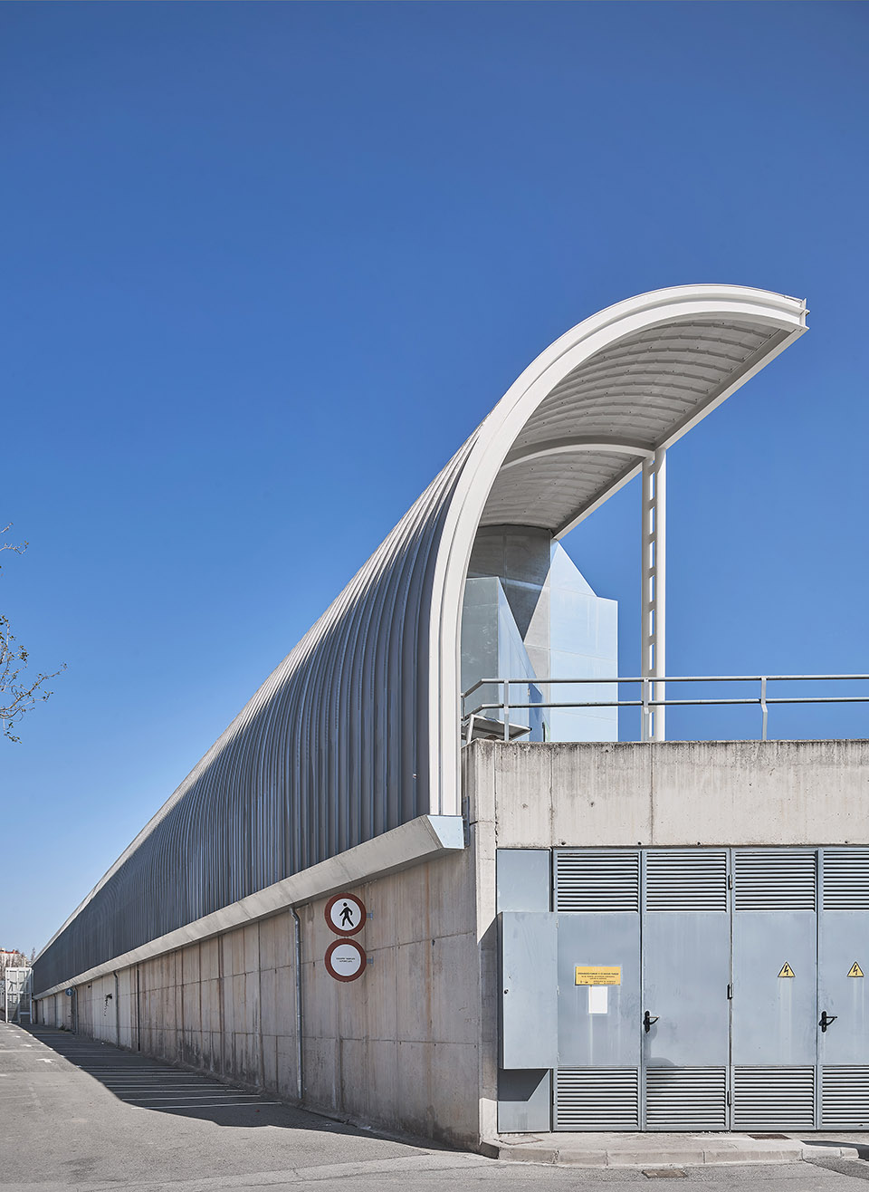 Warehouse/Museum of Historical Material FGC by AMOO + Mora Sanvisens ...