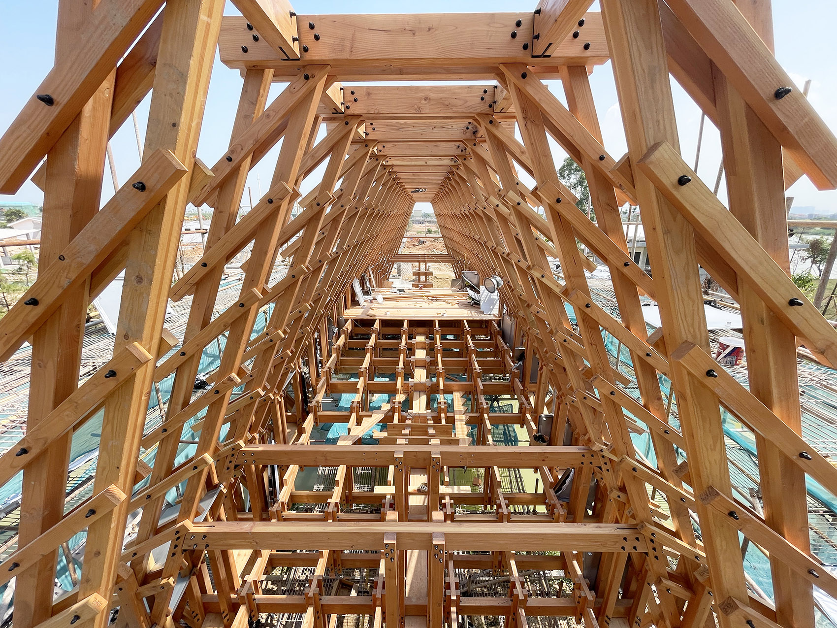 Timber Bridge in Gulou Waterfront, Guangdong, China by LUO studio - 谷德设计网