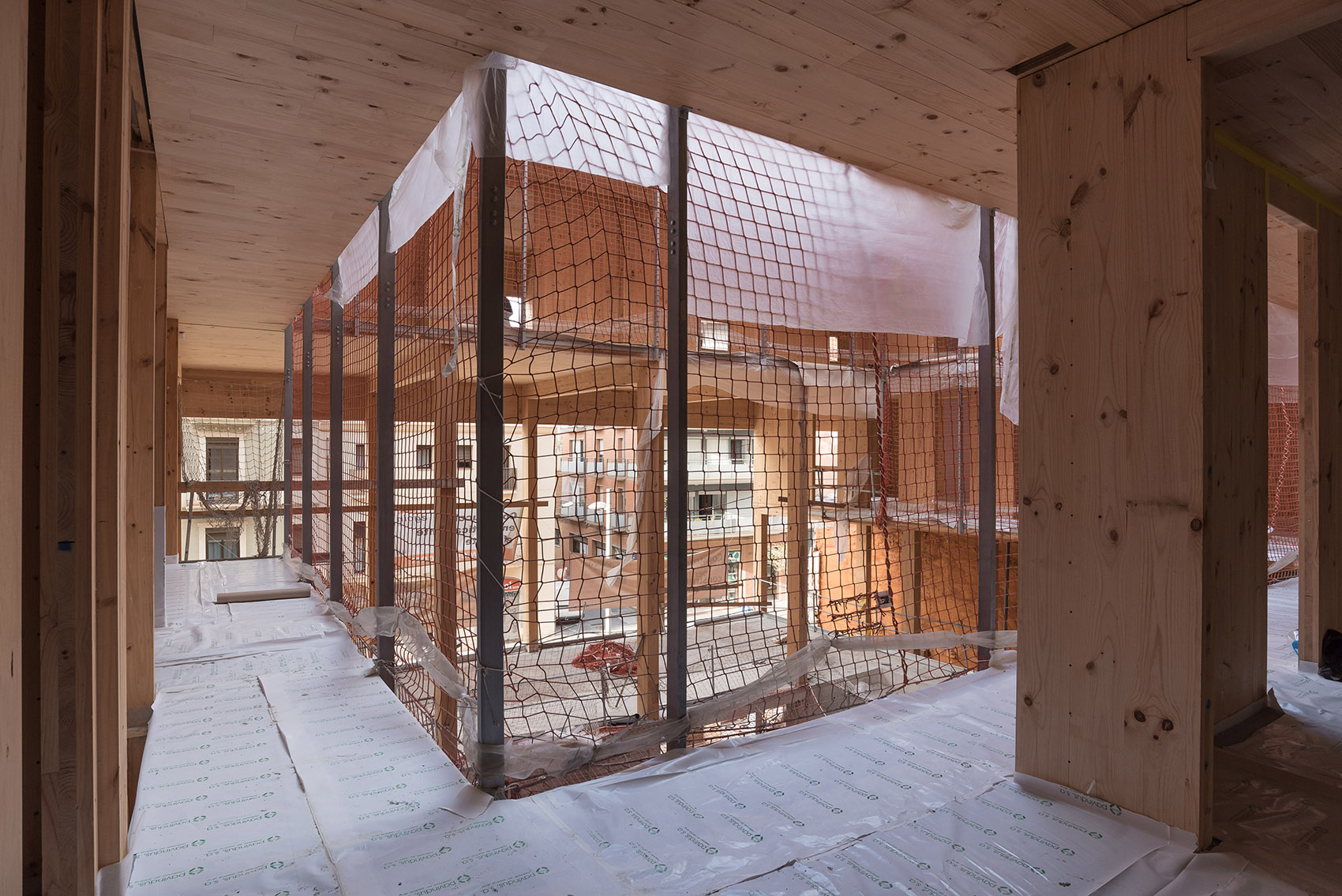 La Borda Housing Cooperative by Lacol - 谷德设计网