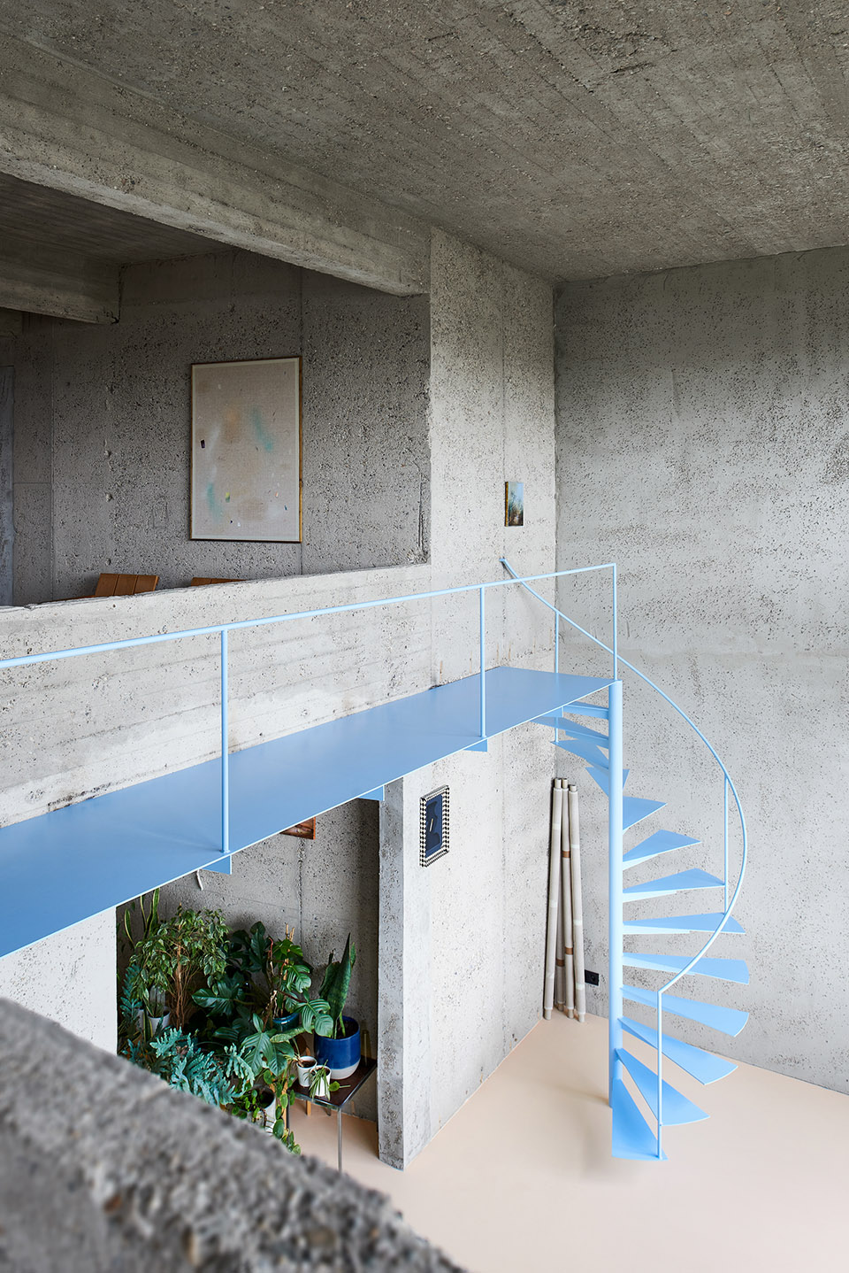 Brutalist duplex apartment in the Riverside Tower by Studio Okami ...