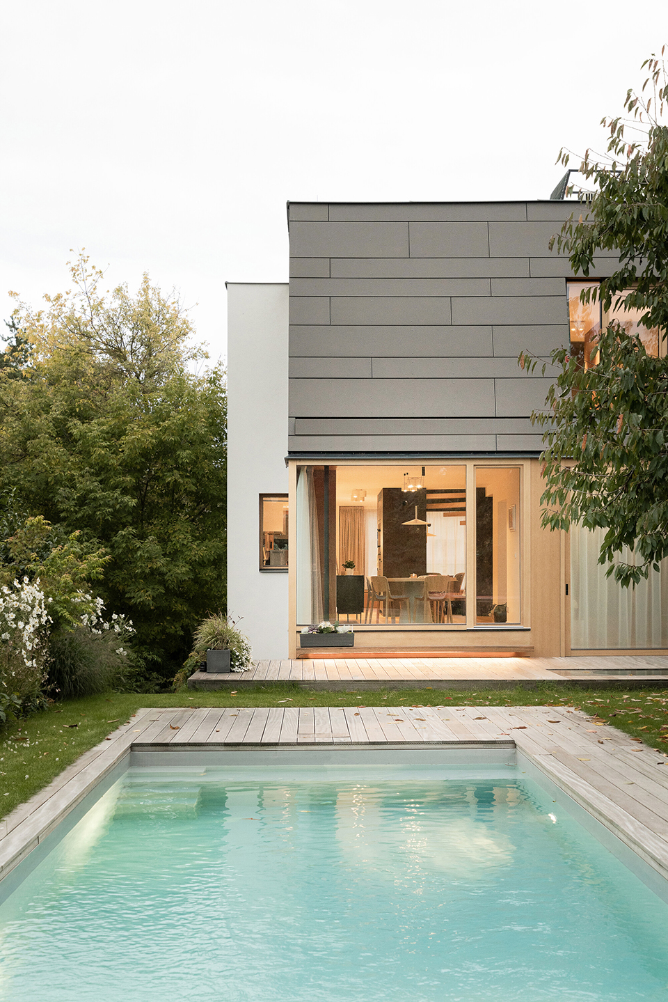 Cherry Tree House by SOA architekti - 谷德设计网