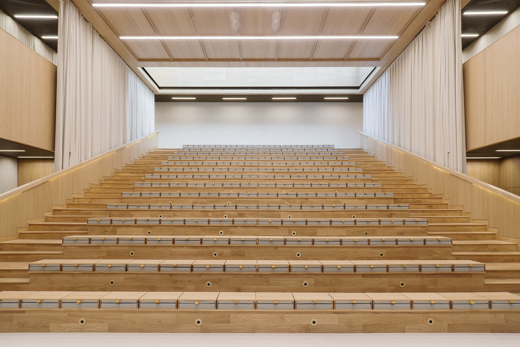 WORKSTATION, OFFICE BUILDING AT COURBEVOIE by Franklin Azzi ...