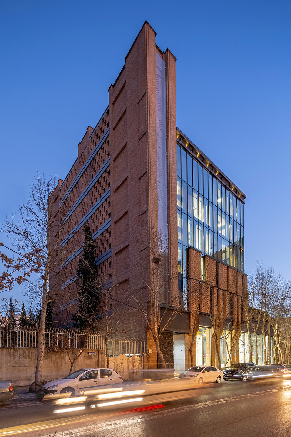 Zomorrod 11: Bricks on The Move by Ákaran Architects - 谷德设计网