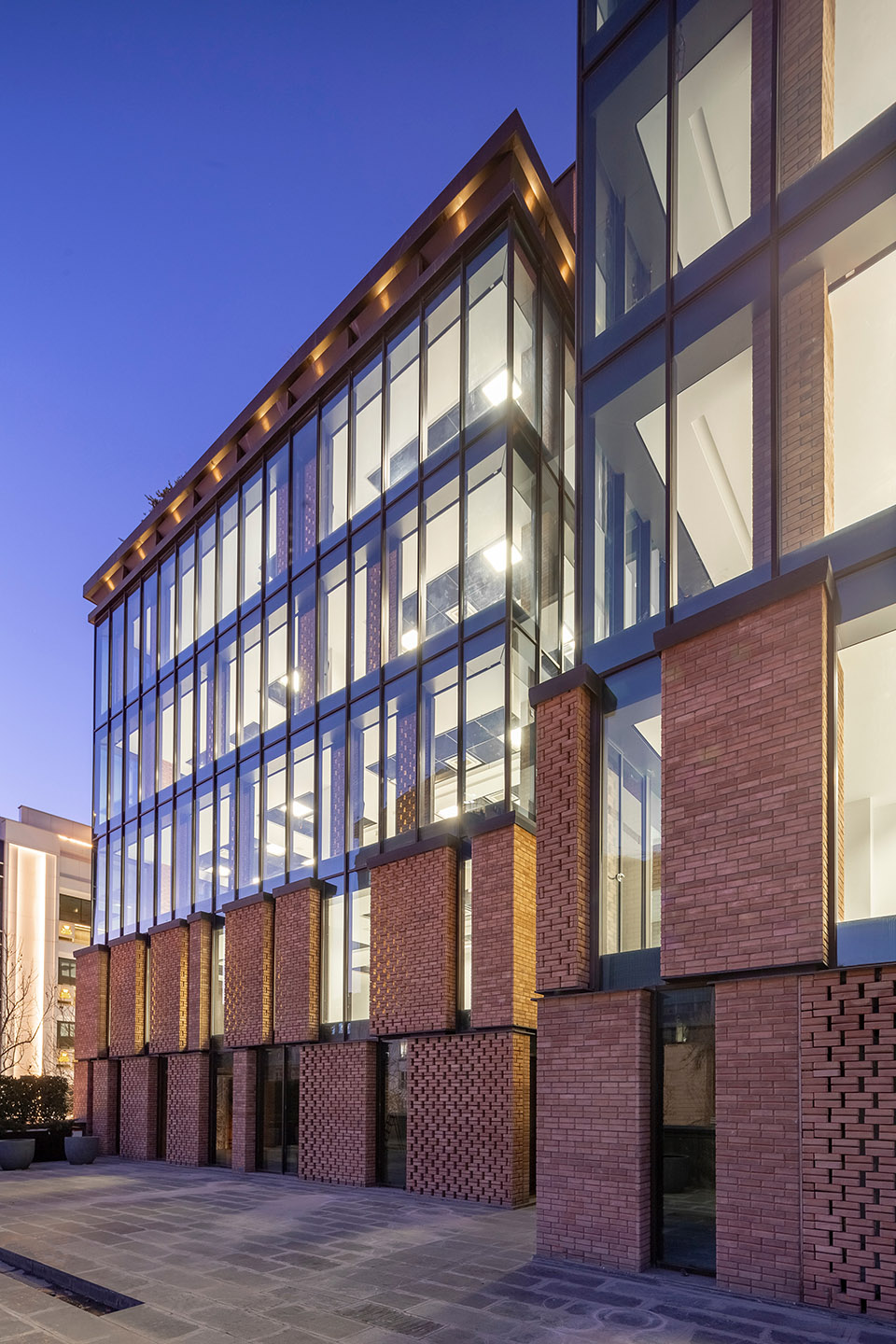 Zomorrod 11: Bricks on The Move by Ákaran Architects - 谷德设计网