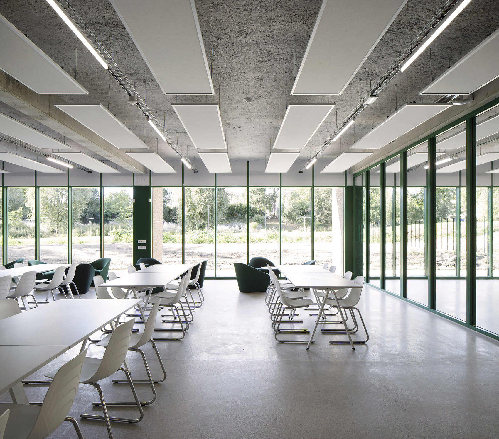 Extension and restructuring of a University Refectory in Cergy ...