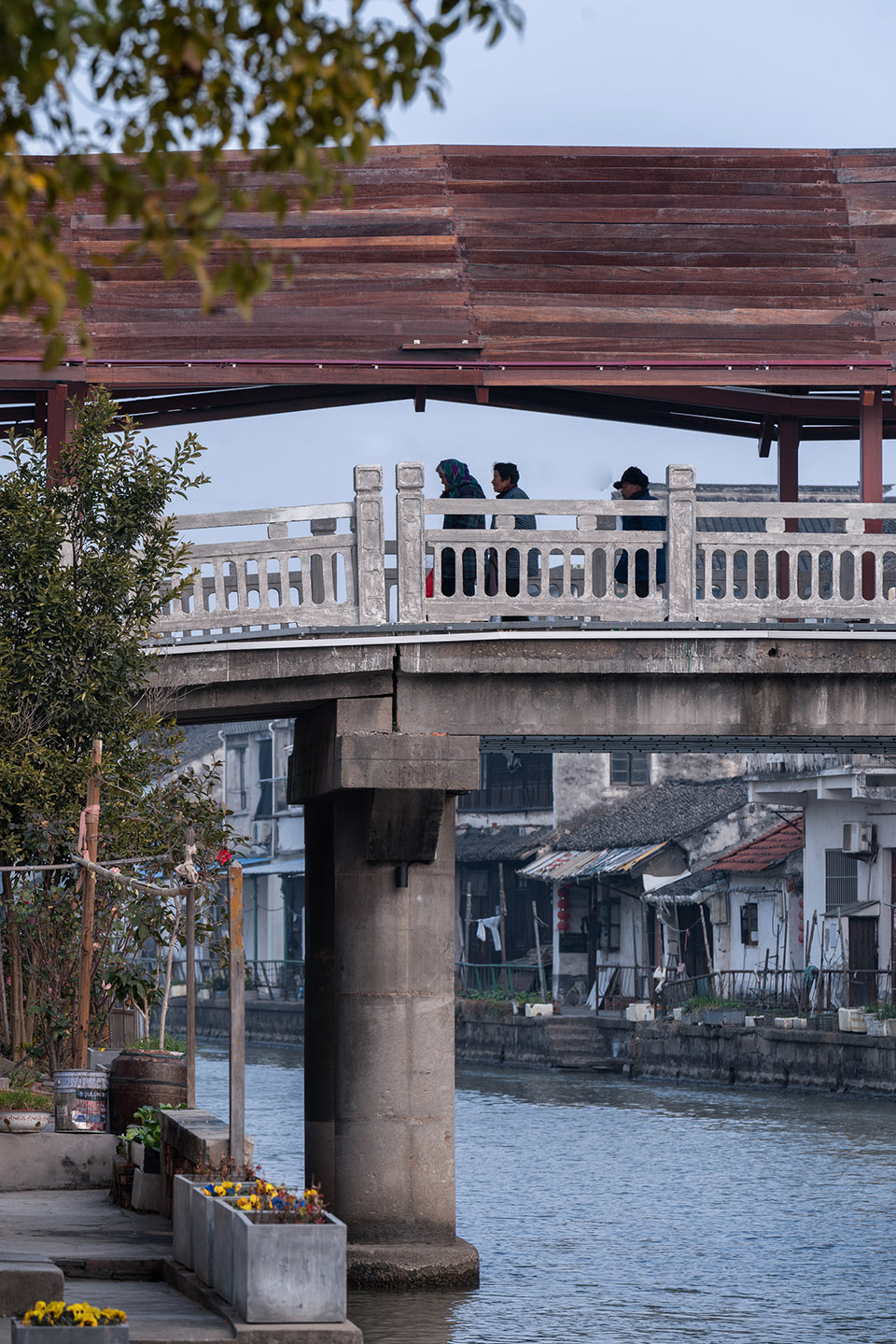 “Fold” and “Curve” Bridges in Changshu by Shenzhen Huahui Design X ...