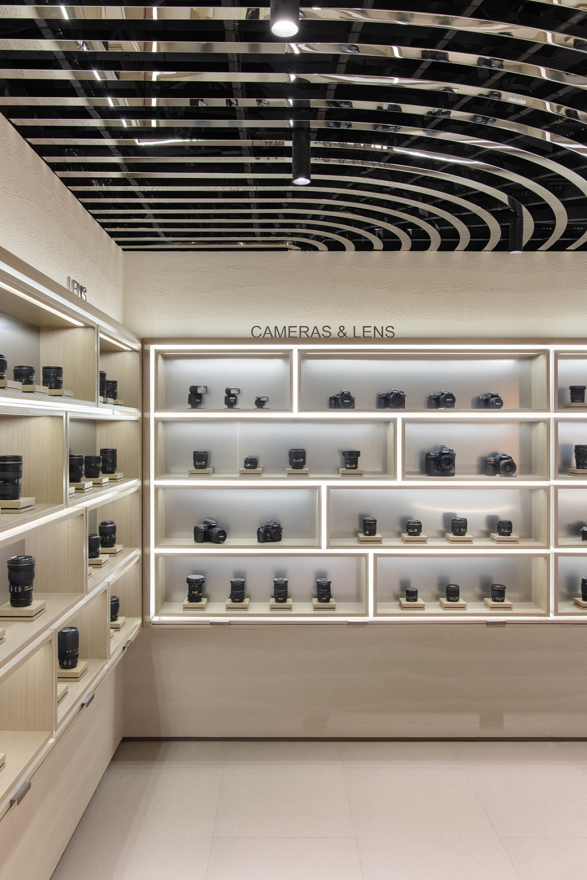 A Stacked Expedition: Nikon Shanghai Flagship, China by LUKSTUDIO - 谷德设计网