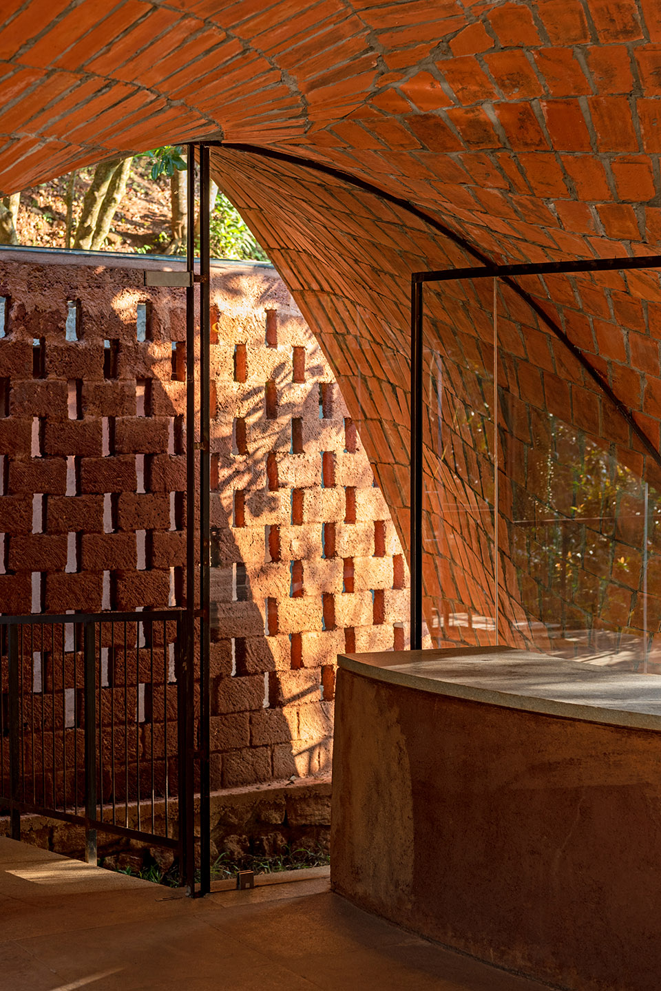 Dining at DevaDhare, India by Play Architecture - 谷德设计网