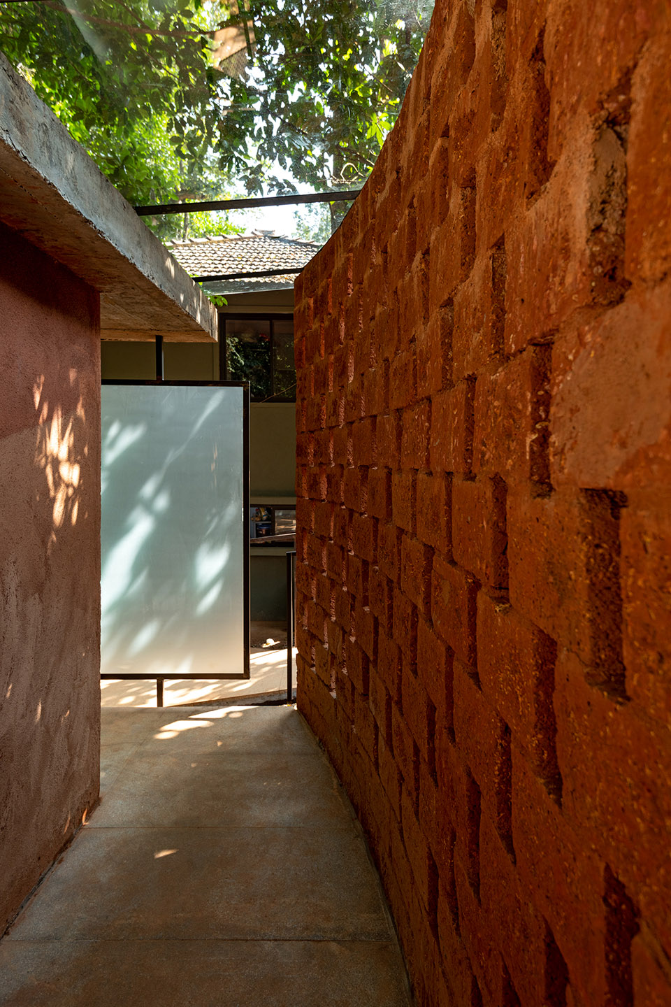 Dining at DevaDhare, India by Play Architecture - 谷德设计网